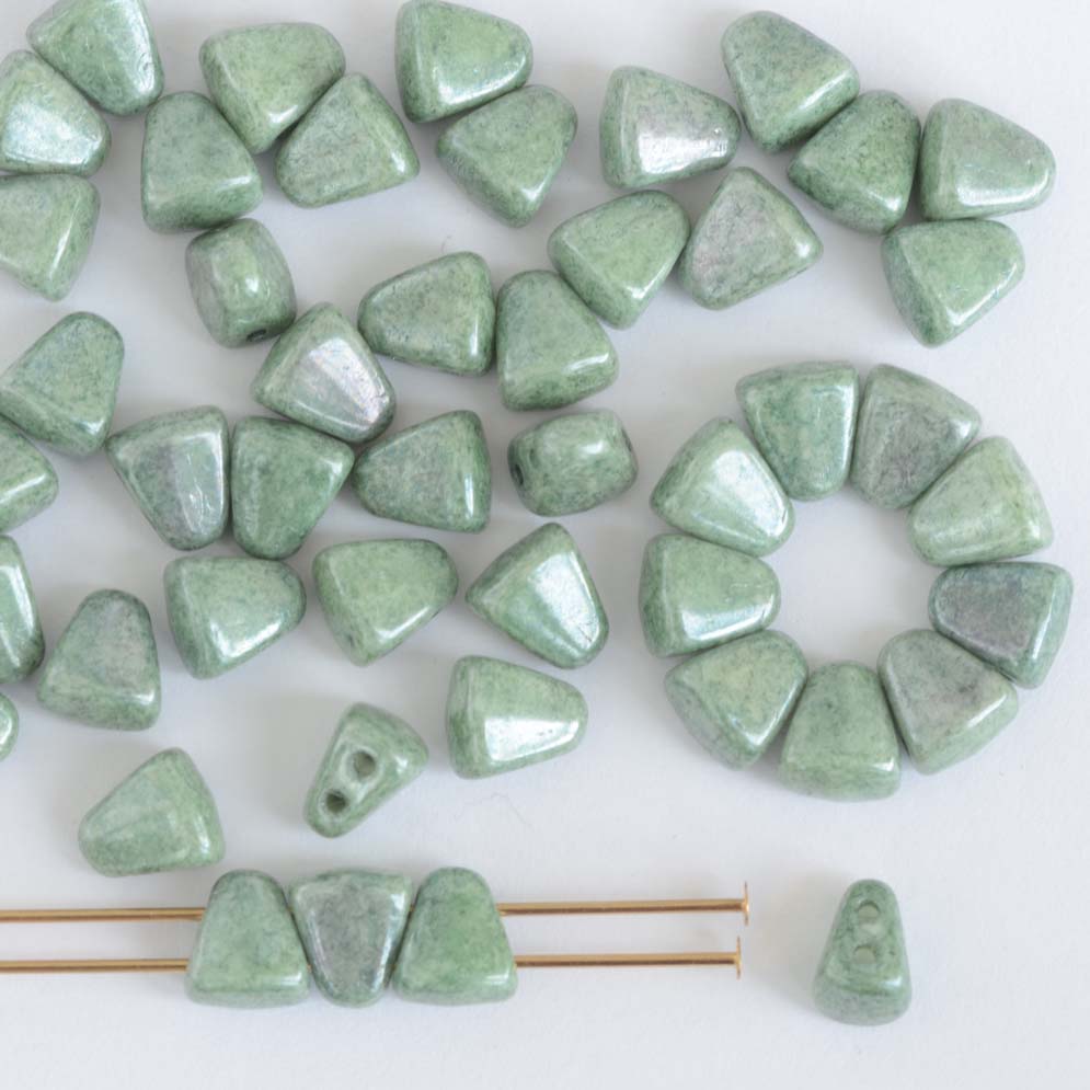 Nib Bit Green Chalk Lt Green Shimmer 03000-14457 Czech Glass Bead x 10g ...